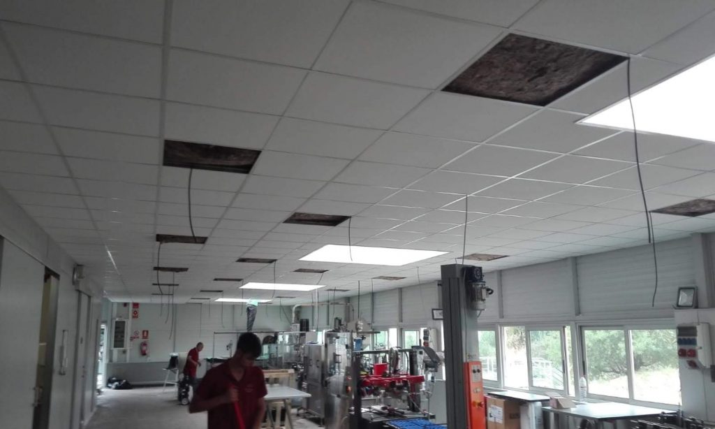 Formación de falso techo en un laboratorio del Maresme - Terpolar ...